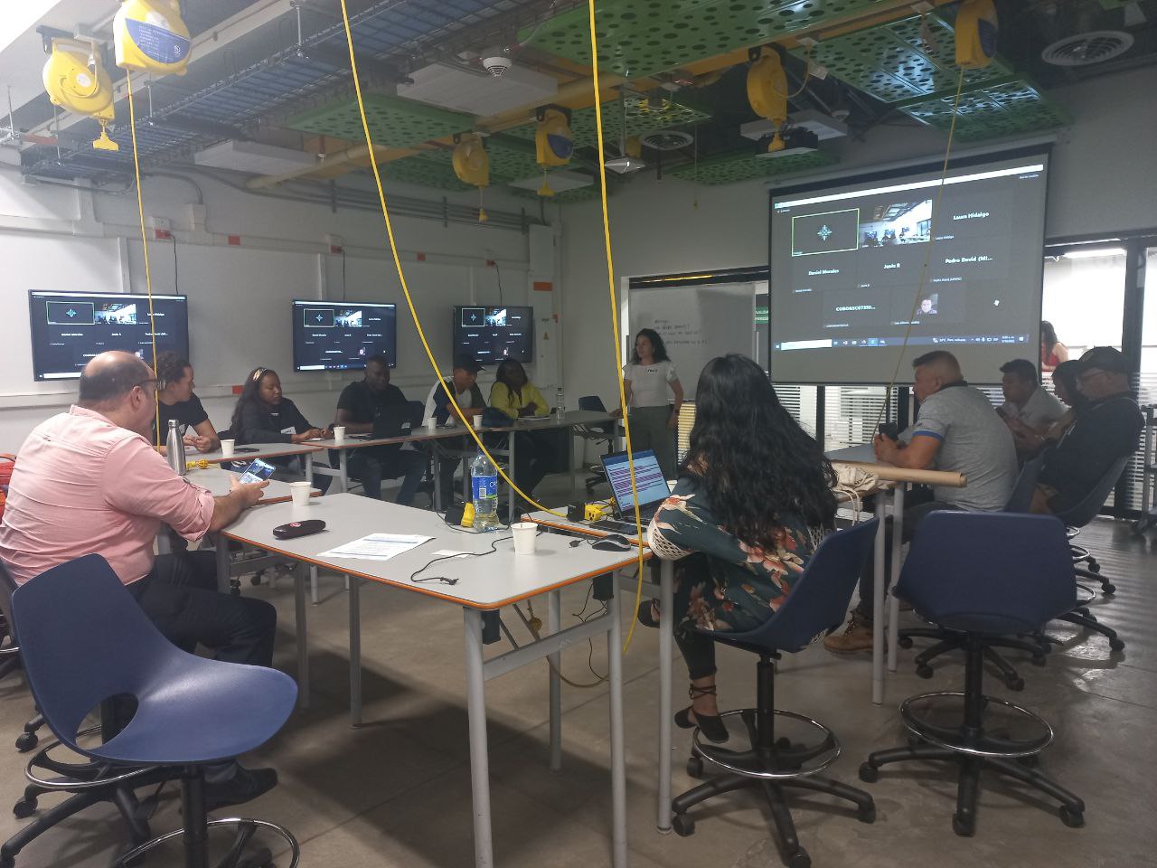 Setting up a School of Community Networks with Colnodo - Equitable ...